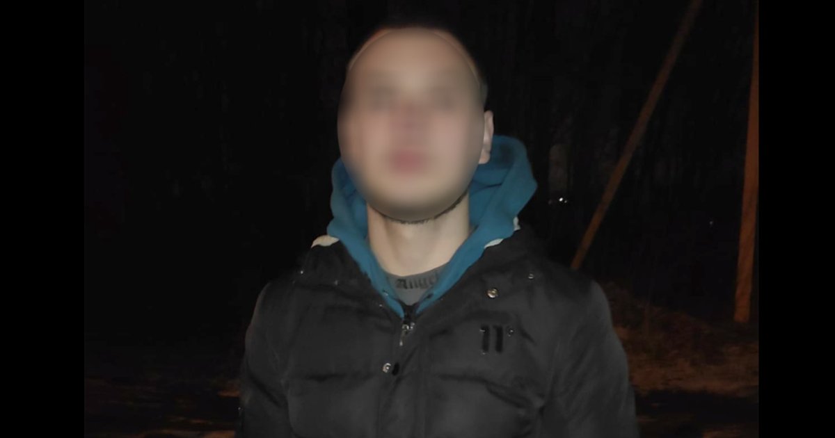 У Львові 19-річний молодик у масці погрожував продавчині пістолетом | Varta1