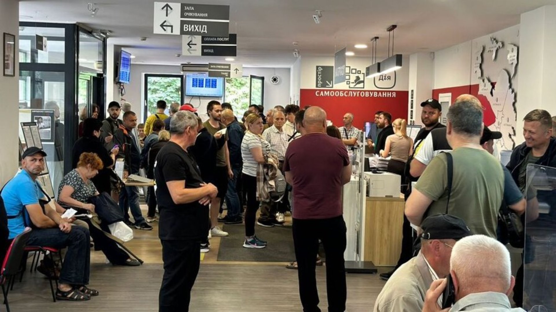 Сотні львів’ян вже подали документи на відстрочку від мобілізації через ЦНАП | Varta1